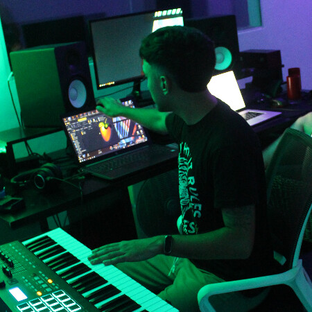 MATIAS ENVY (/matiasenvy) · solo.to