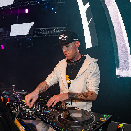 DJ Aybee (/aybee) · solo.to